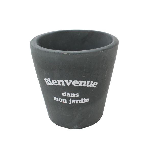 セメント鉢です。セメントそのままの素材感が楽しめる鉢です。水抜きできる底穴が開いております。お部屋やお庭を素敵に演出します。※セメント製品の為小さな穴・色ムラ・ヒビ・欠け等がある場合がございます※プリントにムラがある場合がございます※色の指...