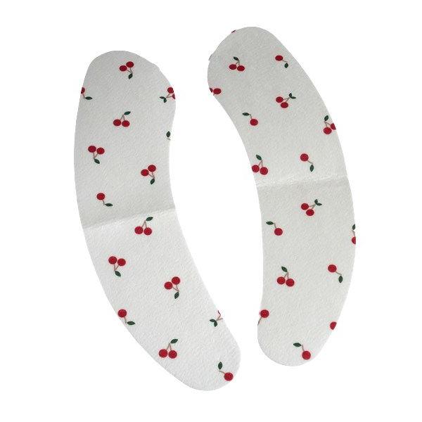 便座シートです。貼るだけで吸着する便座シートです。どのタイプの便座にも使用できます。くり返し洗濯して使えます。※洗濯機・乾燥機・漂白剤・柔軟剤・アイロン 非対応●1枚のサイズ(約)・90×365mm●材質・表面:ポリエステル 裏面:TPE●...