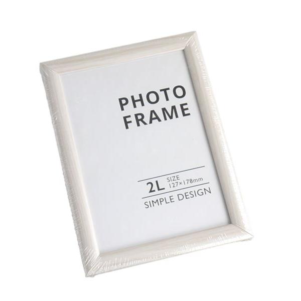 フォトフレームです。2Lサイズ(12.7×17.8cm)に対応したフォトフレームです。吊り金具付きで縦でも横でも飾れます。※色の指定はできません●サイズ(約)・148×200×10mm●材質・MDF ポリスチレン PET●用途・フォトフレー...