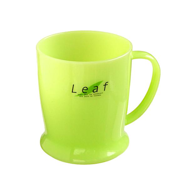 〇持ち手付きのコップです。シンプルなデザインのコップです。同じコップ同士を積み重ねることができます。うがいや歯みがきの際にお使いください。●サイズ（約）・７３×９６×高さ８５ｍｍ（持ち手含む）●容量（約）・２５０ｍｌ●色・グリーン●耐熱１２...