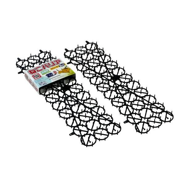 猫バリア、2枚入りです。猫の嫌がるトゲトゲで侵入を防ぐ猫よけマットです。設置場所に応じてお好みの大きさ・形にカットできます。同シリーズでジョイントすることができます。庭・塀の上・ベランダ・花壇等に設置していただけます。猫・犬・鳥などの小動物...