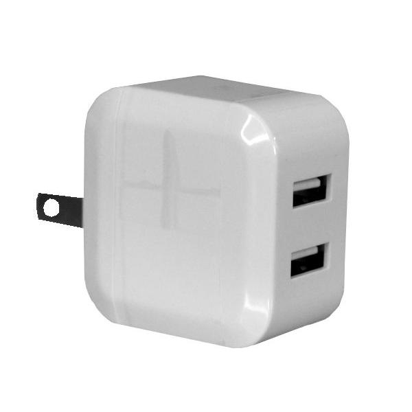 USB充電器です。家庭用コンセントで使用可能な最大出力2.4AのACアダプタです。2台同時充電が可能です。折り畳みプラグでかさばらずコンパクトに収納できます。※5V/2.4Aを超える機器ではご使用いただけません※パッケージの表示価格は店頭販...