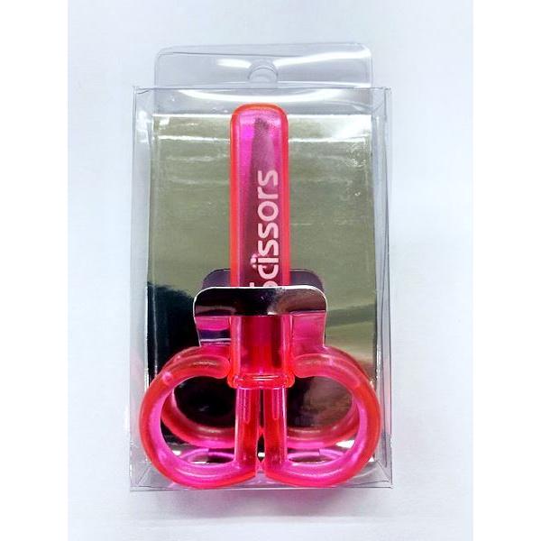 ミニはさみです。携帯に便利なコンパクトサイズのカバー付きハサミです。左右対称形のハンドルで握る方向を選びません。サビや汚れに強いステンレス製です。※色の指定はできません●サイズ(約)・90×55mm●材質・刃部:高級ステンレス刃物鋼 ハンド...