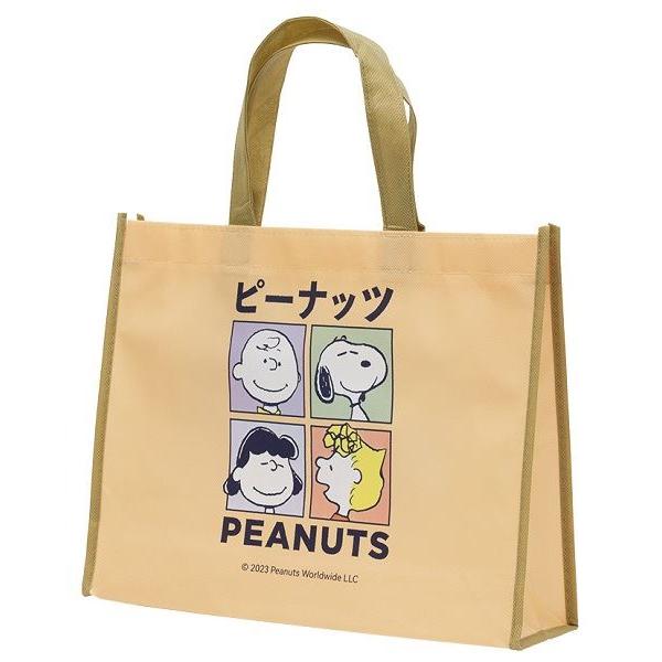 レッスンバッグです。人気のスヌーピーのレッスンバッグです。幼稚園や保育園、習い事のバッグにも便利に使えます。※縫製品の為サイズの異なりや糸のほつれ等がございます※色・柄の指定はできません●サイズ(約)・330×250×マチ80mm(持ち手含...