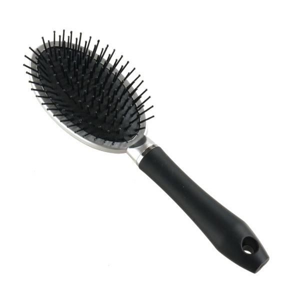 ヘアブラシです。やわらかいクッションで頭皮に負担をかけにくいです。毎日のブラッシングで髪を整えます。※かつら・ウィッグ・エクステンションには使用しないでください●サイズ(約)・240×75×厚み40mm●耐熱60度●材質・柄:ABS樹脂 ブ...