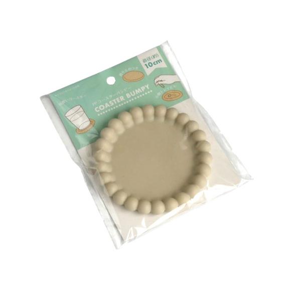 コースターです。ポコポコしたかたちがかわいいポリプロピレン製のコースターです。裏面にすべり止め付きです。アクセサリーなどを置く小物トレイにも使えます。※色の指定はできません●サイズ(約)・直径100×10mm●耐熱130度/耐冷-30度●材...