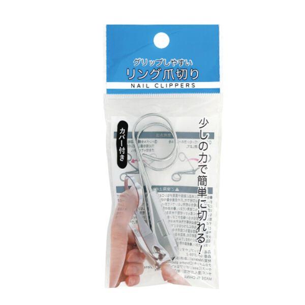 爪切りです。指をかけやすい形状の爪切りです。少しの力で簡単に切れます。切った爪が飛び散りにくいカバー付きです。●サイズ(約)・折りたたんだ状態:76×17×31mm●材質・本体:鉄、クロムメッキ ケース:ポリプロピレン●用途・爪切り 鑢 衛...