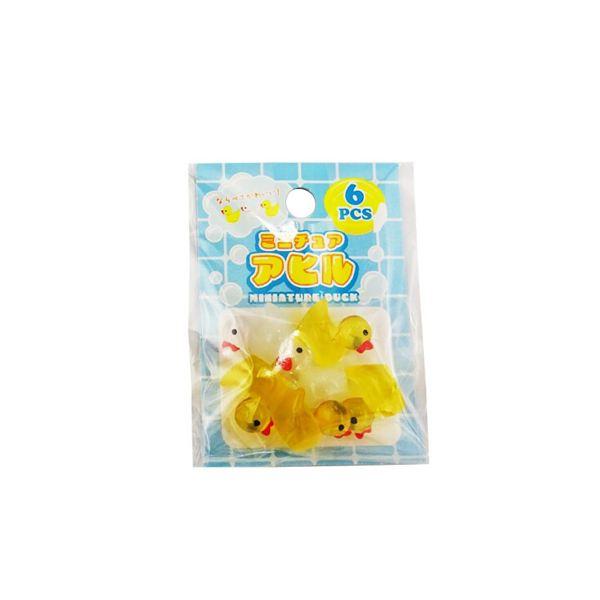ミニチュアのアヒル、6個入りです。樹脂製のミニチュアのアヒルです。並べてかわいく飾れます。※色の指定はできません●1個のサイズ(約)・15×11×16mm(個体差あり)●材質・不飽和ポリエステル樹脂●用途・ミニチュア オブジェ ドール フィ...