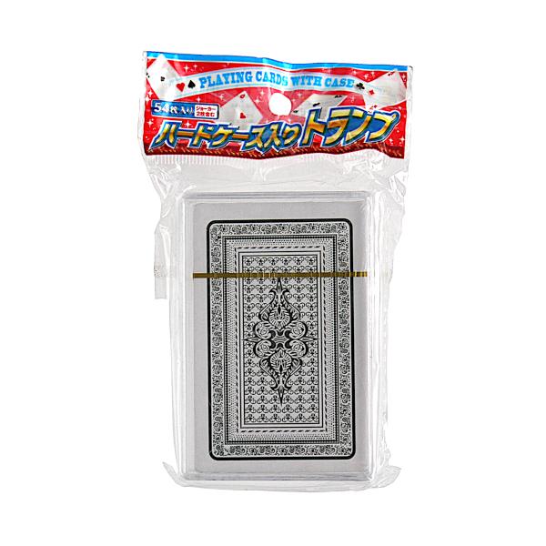 ○トランプです。旅行等の携帯にも便利なハードケース付きです。友達や家族とカードゲームをお楽しみください。※カードで手や指などをけがをしないよう注意してください※色の指定はできません●サイズ（約）・カード（１枚）：８．６×５．６ｃｍ　ケース：...