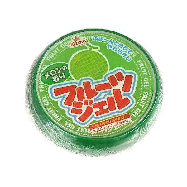 スライムです。ぷよんと伸びてやわらかいスライムです。フルーツの香り付きです。触って不思議な感触をお楽しみください。※食べ物ではございません※種類の指定はできません●サイズ(約)・ケース:直径80×厚み20mm●内容量(約)・54g●香り・レ...