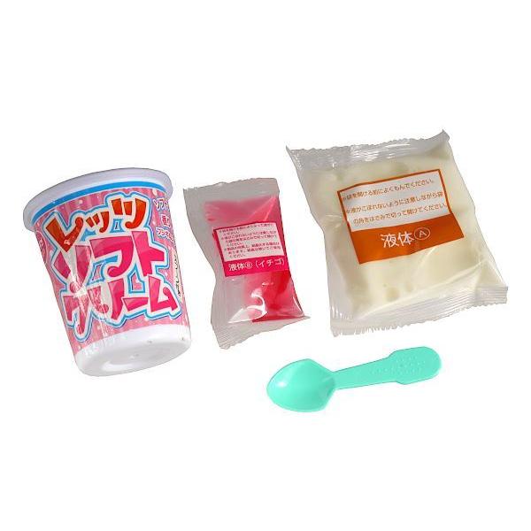 スライムキットです。2種類の液体を混ぜるとソフトクリームのようなスライムができます。【 セット内容 】・カップ・液体A・液体B・スプーンソフトクリーム風の香り付きです。自分でスライムを作って不思議な感触を楽しみましょう。※種類の指定はできま...