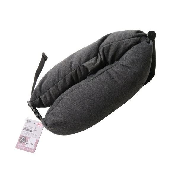 ネックピローです。マイクロビーズがフィットしてやさしく支えます。休憩や長距離移動などで首にかかる負担を軽減します。フード付きで目かくしでき、周囲を気にせずリラックスできます。※縫製品の為サイズの異なりや糸のほつれ等がございます※パッケージの...