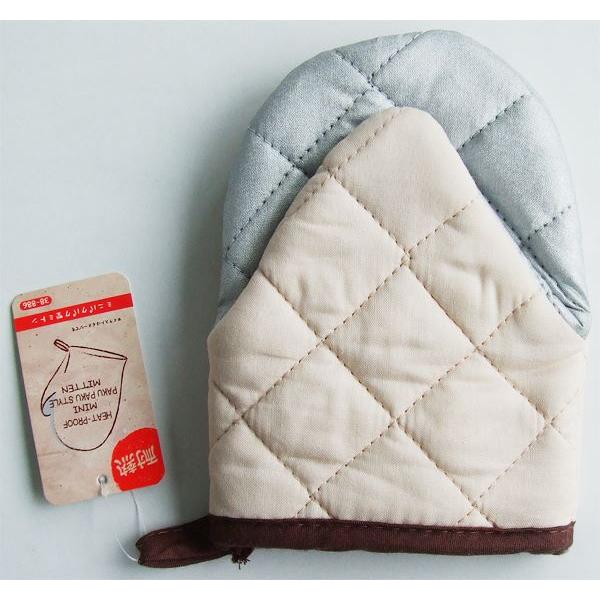 ミトンです。ナチュラルな色合いのミトンです。耐熱生地が付いております。ループ付きで掛けて収納できます。鍋や電子レンジ加熱の取り出しなどで手を保護します。※縫製品の為サイズの異なりや糸のほつれ等がございます※洗濯・アイロン 非対応※片手1個で...