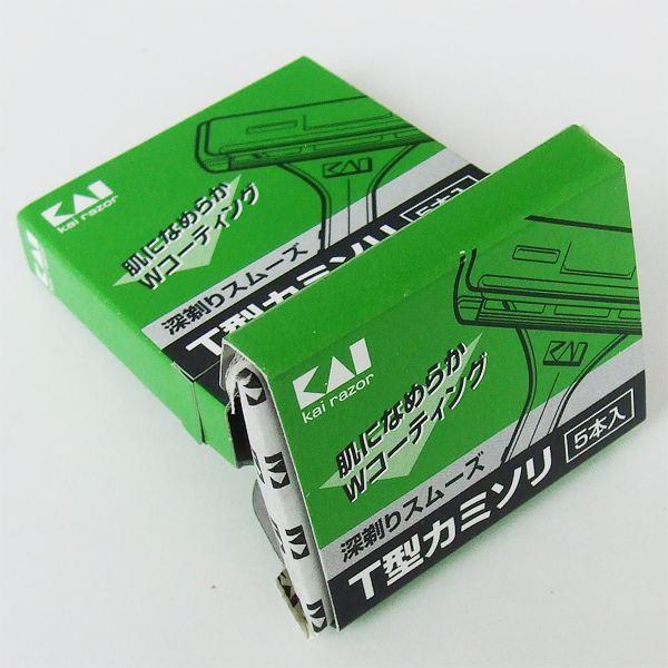カミソリ、5本入りです。定番のT字型カミソリです。肌になめらかWコーティングです。深剃りもスムーズです。●1本の当店計測サイズ(約)・45×70mm●材質・刃部:ステンレス刃物鋼、ABS樹脂 ホルダー:冷間圧延鋼板●用途・剃刀 髭剃り フェ...