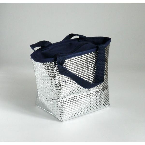 ○トート型の　保温・保冷バッグです。サイズは、約２８×１１．５×高さ１８ｃｍです。ファスナー付きの為、口をしっかり閉じられます。お弁当を入れるのに便利です。お買い物やアウトドア等、さまざまなシーンでお使いいただけます。※完全密閉及び、防水加...