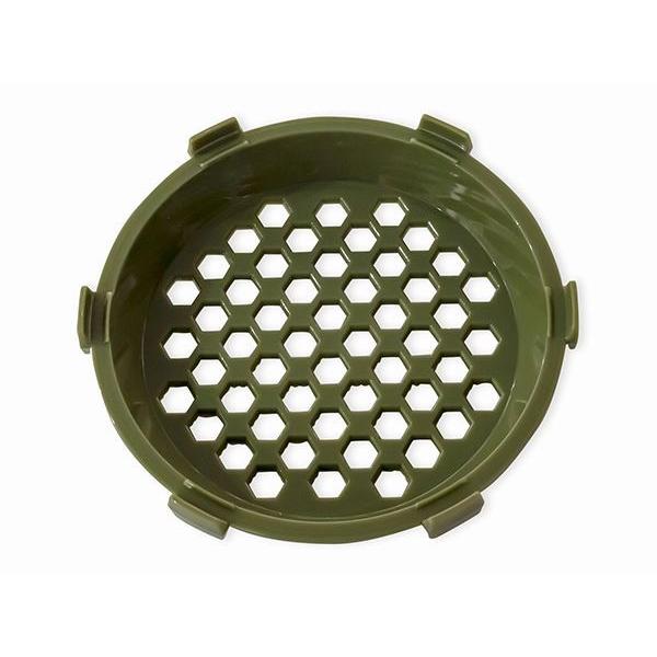 シェラカップ用のおろし器です。別売りの直径約12cmのシェラカップに対応したおろし器です。粗さの異なる2通りのおろし方ができます。卵の黄身分け野菜の水切りにも使用できます。BBQやキャンプでの料理の幅が広がります。※電子レンジ・食器洗い乾燥...