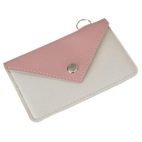 パスケースです。レター型のパスケースです。ICカードや定期を入れて使えます。適合サイズは約5.7×8.5cmです。Dカン付きでフック等に掛けられます。小物が入るポケット付きです。※色の指定はできません●サイズ(約)・72×110mm(Dカン...