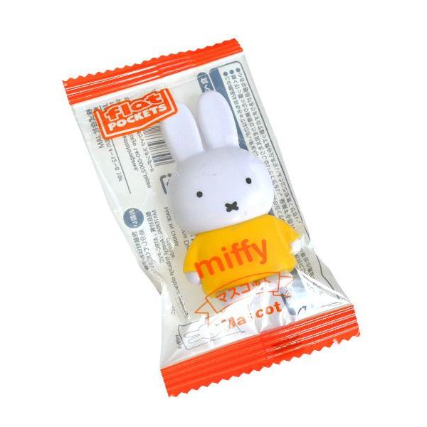 フラットポケッツです。ミッフィーのフラットタイプのマスコットです。そろえて飾って楽しめます。※色の指定はできません●当店計測サイズ(約)・35×65mm●対象年齢・7歳以上●材質・ATBC-PVC●用途・フラットポケッツ マスコット オモチ...