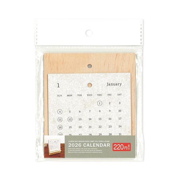 卓上カレンダーです。ウッドスタンドを組み立てて使うカレンダーです。日曜日始まりです。※法改正にともない祝日・休日・行事などが一部変更になる場合がございます※シワや折れ目がつく場合が有り、破れや印刷不良以外は良品と致しますす※パッケージの表示...