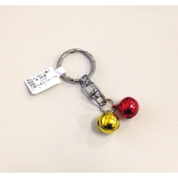 ○鈴が２個付いた、キーホルダーです。鈴の直径は、約１．４ｃｍです。鍵や、小物などに付けるのに最適です。落としても、鈴の音がする為、紛失防止に役立ちます。※色の指定はできません□サイズ（約）・全長６５ｍｍ　鈴の直径１４ｍｍ□材質・シンチュウ□...