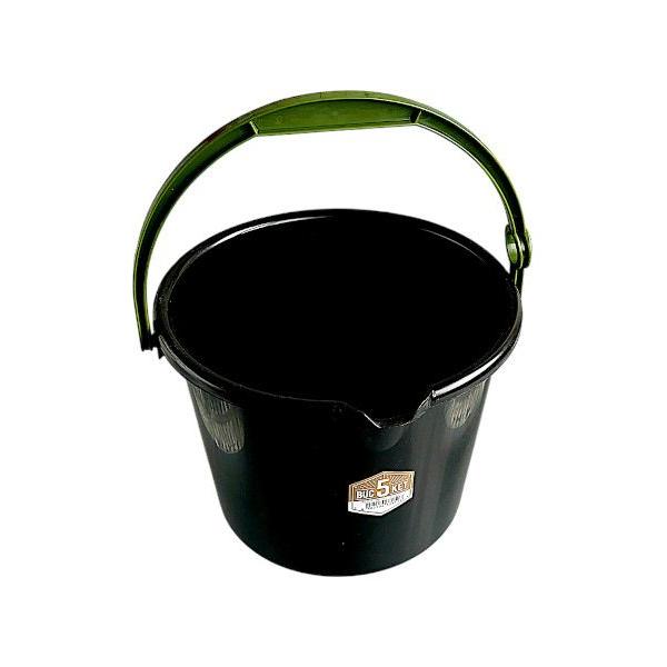 バケツです。水を流しやすい注ぎ口付です。ホース穴付きでホースを固定できます。※色の指定はできません●サイズ(約)・258×250×185mm(ハンドル含まず)●容量(約)・5L●耐熱120度/耐冷-20度●材質・ポリプロピレン●用途・バケツ...