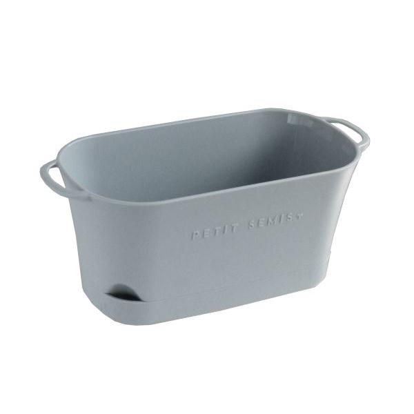 植木鉢です。バスケット型のポットです。受け皿付きで流れ出す水や土を受けられます。移動に便利な持ち手付きです。お部屋に置きたい観葉植物にもオススメです。●サイズ(約)・受皿セット時:215×107×高さ90mm●耐熱120度/耐冷‐20度●容...