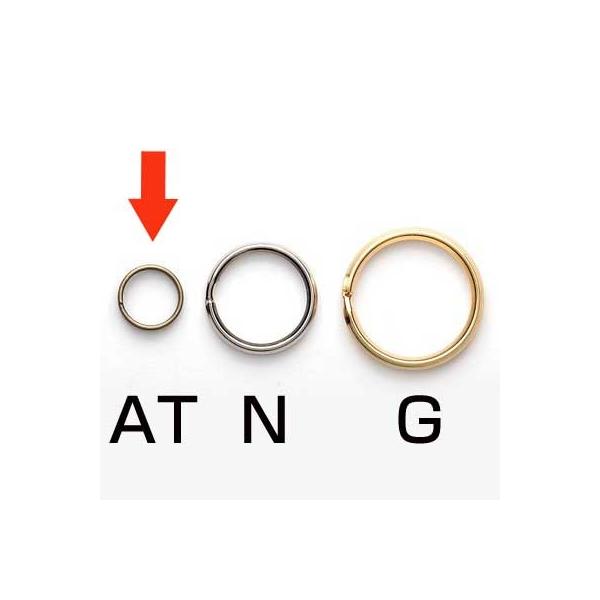 ■用途／特長キーホルダーやチェーン金具のつなぎ用途に適した、ポピュラーな金具です。6種類サイズをラインアップ。■仕様内容内径は金内側の直径です。・内径サイズ　15mm・入数　2ケ入■ご注意サイズは製造時の誤差が生じる可能性があります。レザー...