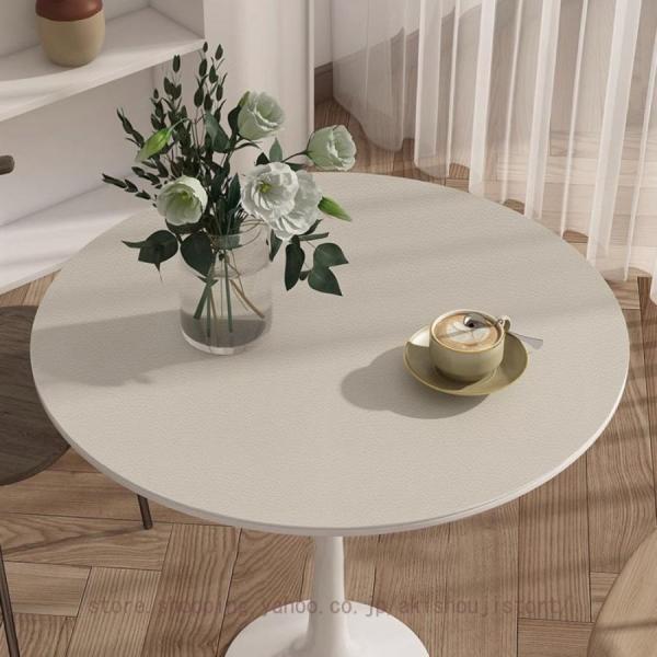素材：puレザー★撥水加工の工芸を採用するテーブルカバーは防水・防油の機能があります。こぼれた水分・油分の液体をはじきます。★防水加工なので、ほとんどの水性および油性の液体をはじきます。液体がビーズ状になって転がり落ちるため、ワイン、コーヒ...