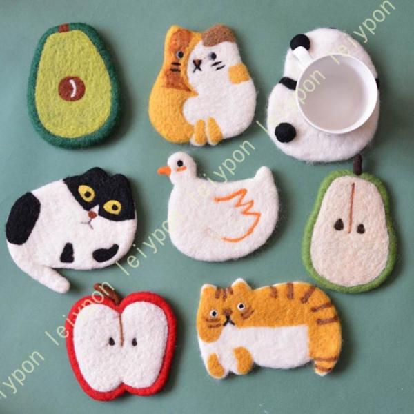 商品の説明 製品：A=1個入り。具体的な図案は商品画像説明をご覧ください。 吸水コースターはフェルトで作られており、快適で耐摩耗性があり、引き裂きに耐性があります。フェルトコースターは、強力な吸水特性を持っています。 断熱性: カップコース...