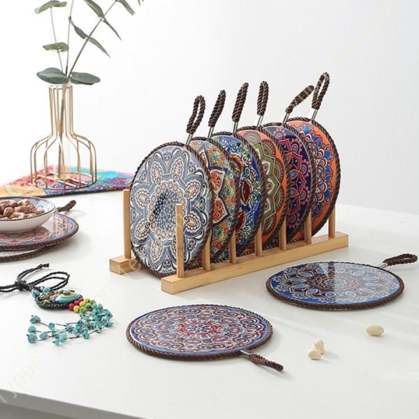 商品の説明 材質：セラミック、コルク。 製品：A=直径16.8*0.8cm(コースター1個、ロープがある)。A=直径16.8*0.8cm(コースター1個、ロープなし)。C=30*13.5*10.7cm(収納ボックス1個)。具体的な図案は商品...