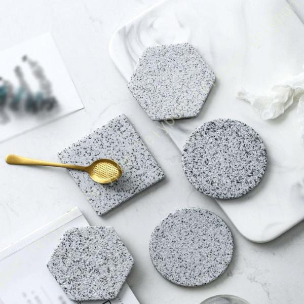 商品の説明 材質：セラミック、コルク。 サイズ：デザイン1=直径9.5cm（1個入り）、デザイン2=9*9cm（1個入り）、デザイン3=9*9cm（1個入り）。具体的な図案は商品画像説明をご覧ください。   1.セラミックで作られたコースタ...