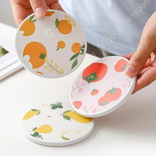 商品の説明 材質：セラミック、コルク。 製品：A=直径10.3*厚さ0.8cm（1個入り）。具体的な図案は商品画像説明をご覧ください。   1.セラミックで作られたコースターのトップ、吸水のスピードも速いので、水滴の多い夏場のコップにとても...
