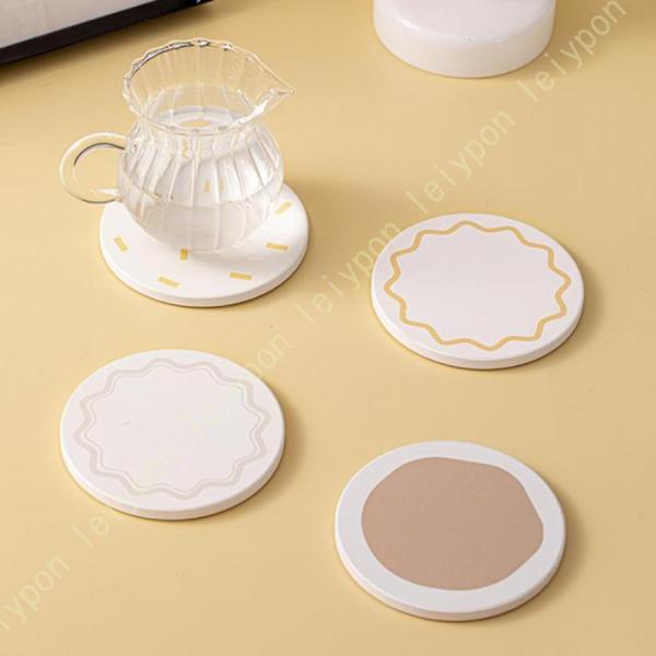 商品の説明 材質：セラミック、コルク。 サイズ：A=直径16cm*8mm(1個)。B=直径16cm*8mm(4個)。C=直径10cm*8mm(4個)。具体的な図案は商品画像説明をご覧ください。   1.セラミックで作られたコースターのトップ...