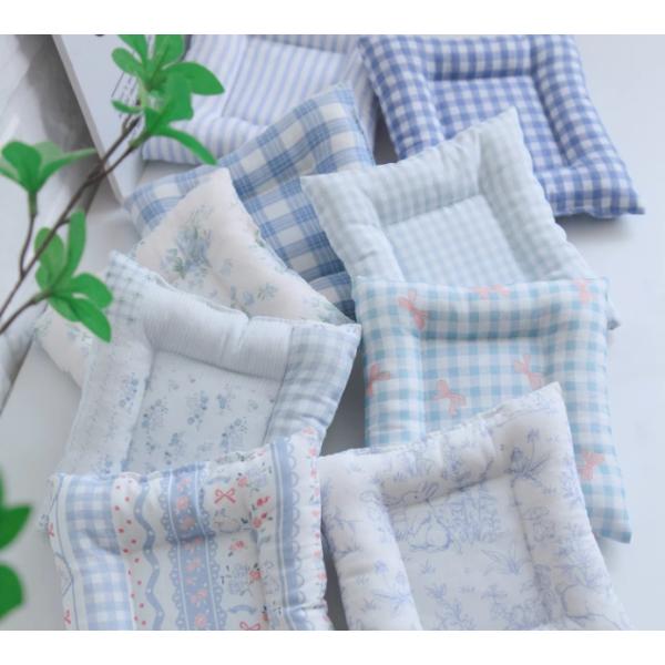 【商品説明】純棉生地を使用した、布製ハンドメイドの隔熱コースター／茶敷です。中綿入りの二重構造で、程よい厚みと柔らかさがあり、熱をしっかりと遮りながらテーブルをやさしく保護します。両面同柄仕様のため、表裏を気にせずお使いいただけます。ふんわ...