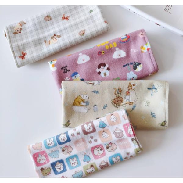 商品説明：この可愛らしい動物柄ランチョンマットは、手作りの温かみを感じる布製アイテムです。磨毛棉布素材を使用し、しっとりとした触感と柔らかな質感が特徴。二重仕様で、両面使用可能で、日常的な使用からプレゼント、ギフトにもぴったりです。特長：手...