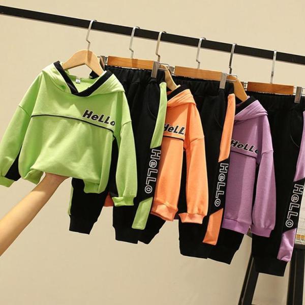 ■ 品名：キッズジャージセット■ 素材：綿83.5％+ポリエステル16.5％■ カラー：全3色■ サイズ：110-160検索ワード：キッズ上下セット　女の子　男の子　2点セット　3点セット　パーカー　パンツ　セットアップカジュアル　スポーツ...