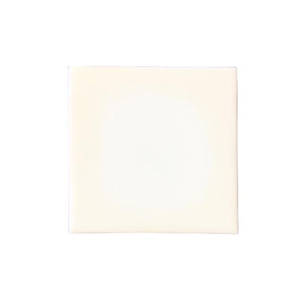 商品サイズ 約14.8cm×14.8cm、高さ約0.7cm材質 磁器土食器と同じ細かな磁器土を使って創っています。繊細な絵や大胆な線がきれいに発色します。吸水性は”ゼロ”なので水漏れなど全くありません。タイルとしての使用の他に、絵付けがしや...