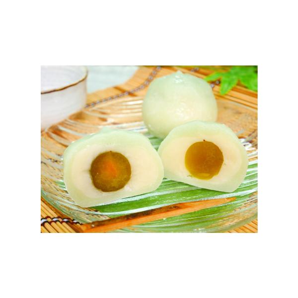 青梅の甘露煮一粒を白あんで包んだ青梅大福です。