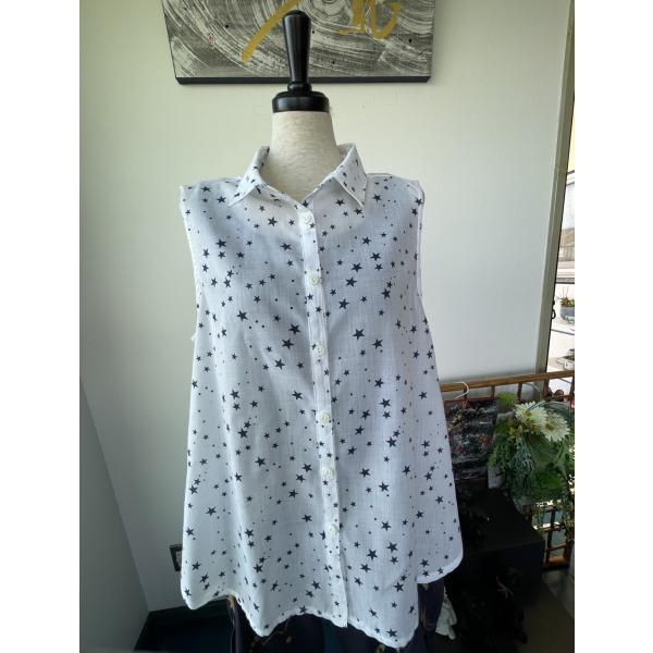 【発売日：2025年08月04日】[ブランド]fre.s.cute　中古　リサイクル[アイテム]レディース　トップス　シャツ　ブラウス　ノースリーブ　多少透け感あり　異素材　おしゃれ　ミセス　個性　美品　[色/柄]ホワイト　ネイビー/星柄[...