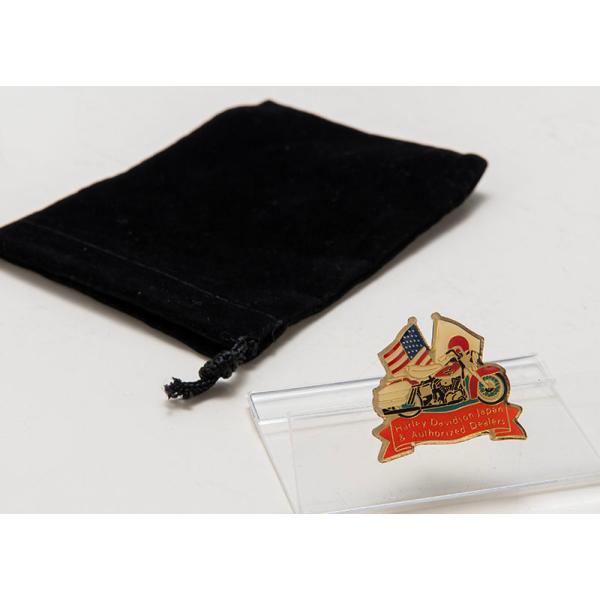 ■ 商品説明HMC6299HARLEY-DAVIDSON  ハーレーダビッドソン純正 ピンバッチ japan&amp;Authorized Dealers 未使用品サイズ：幅3x高さ2.8cm送料：スマートレター委託販売の商品になります。倉...