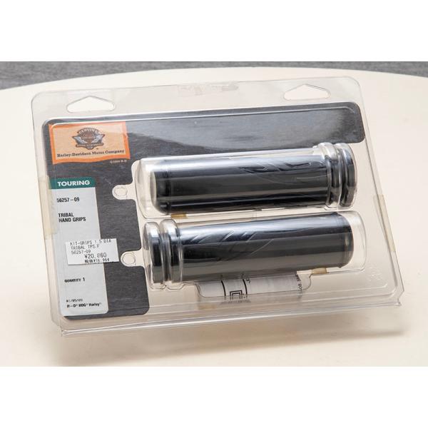 ■ 商品説明HMC6312HARLEY-DAVIDSON  ハーレーダビッドソン純正 TRIBAL HAND GRIPS トライバル　コレクション　ハンドグリップ56257-09適合  電子制御スロットル車 2016~2017 FXDLS ...