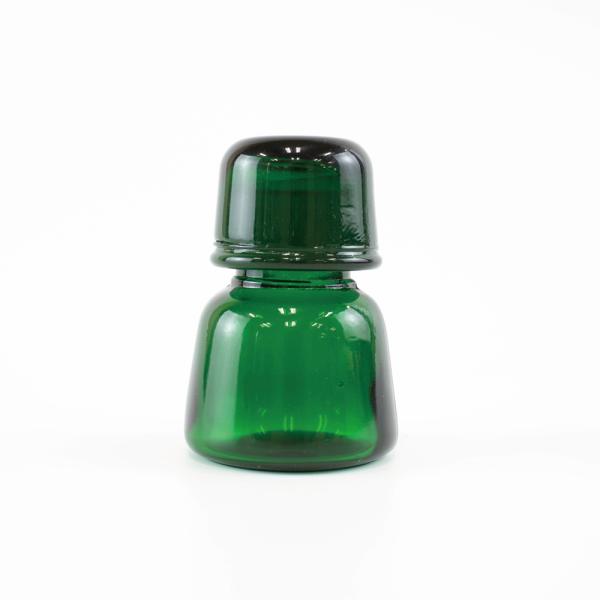 堀内製作所　歯科用ガラス　リーグラス　丸型薬瓶　(Lサイズ)●カラー：グリーン●寸法：直径49mm × 高さ73mm●容量：約 30ml「暮らしに寄り添う小さなガラス器具を届けたい」そんな思いから生まれたREGLAS（リーグラス）は、医療の...