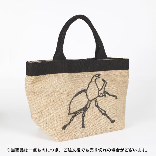 アップサイクルトートＮｏ.19 コーヒー麻袋（大）１枚入り●材質：麻（リサイクル麻袋）●寸法：３９０×２４０mm●入数（個）：１枚※一部共通画像を使用しています。※当商品は他店舗でも販売をしておりますので、売り切れになる場合がございます。　...