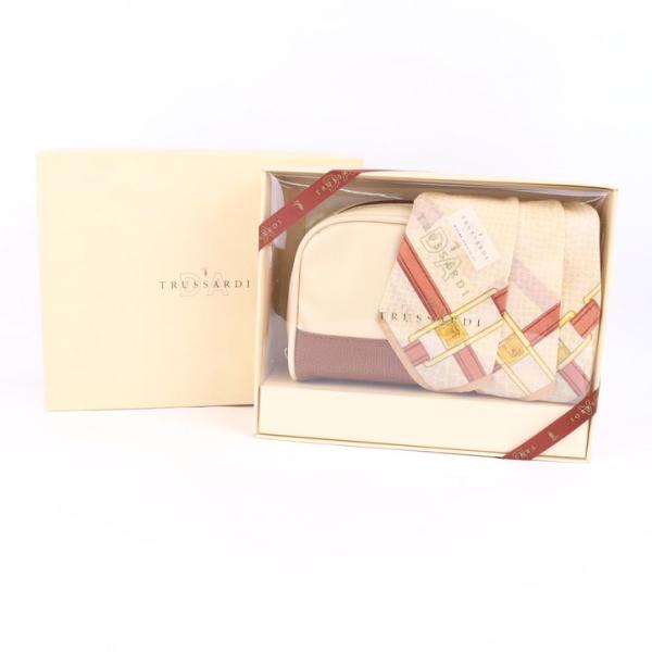 ■商品情報[管理番号]kb8308[ブランド]トラサルディ（TRUSSARDI）[対象]レディース[カラー]ベージュ[サイズ]W約18cm x H約10cmx D約5cm[付属品]箱[状態・コンディション]ランク Sこちらは未使用のお品とな...