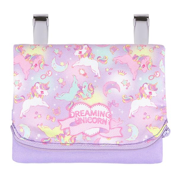 ポケットのない服でも小物を持ち運べる便利なポーチ！フラップがポケットになっており、不織布のマスクがすっぽり入るサイズです。フラップのポケットの内側は、抗菌より上の制菌加工済みで、安心してマスクを持ち歩けます。クリップとショルダー付きで、ポケ...