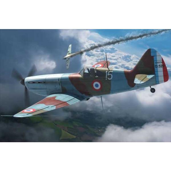 デヴォワティーヌ D.520は、第二次世界大戦で使用されたフランス空軍の戦闘機です。エミーユ・ドボワチーヌ率いるデヴォワチーヌ社によって開発され、1938年に初飛行しました。当初は試験飛行の成績があまり良くありませんでしたが、エンジンの換装...