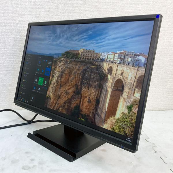 I-ODATAの21.5型ワイド液晶モニターです。パソコンに接続しての表示確認、ボタン操作などのチェックを行いました。特に問題なく表示されています。保証は到着から30日間です。オプションより接続ケーブルの追加が可能です。