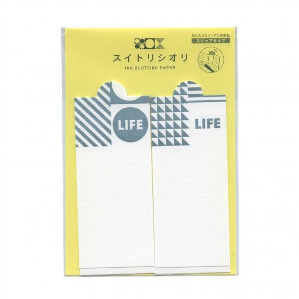 万年筆や水性ボールペン、ハンコなどの余分なインクを吸い取るための専用紙。本に挟む二つ折りの伝票をモチーフにした形で、栞にもなります。コンパクトながら、開いて使うとA5の縦幅までカバーできます。内容:吸取紙 4枚(2柄各2枚): 300000...