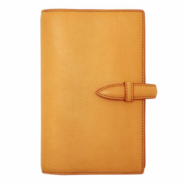 イタリアの名門タンナー「BADALASSI CARLO」社製ミネルバボックスを使用したバイブルサイズのシステム手帳バインダー。イタリアの老舗タンナー「バダラッシー・カルロ社」により、1000年以上の歴史を誇る「バケッタ製法」と呼ばれる伝統的...