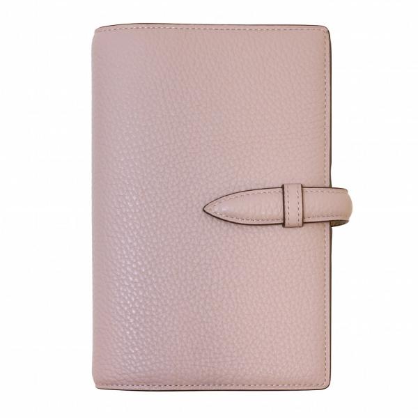 イタリア最大規模の老舗タンナー「マスロット社」によるレザーを使用したバイブルサイズのシステム手帳。「モルビド」は、ふくよかでしなやかな手触りを持ちながら、型崩れやキズに強い「マストロット社」の独自の技術で生み出された丈夫なレザーです。色合い...